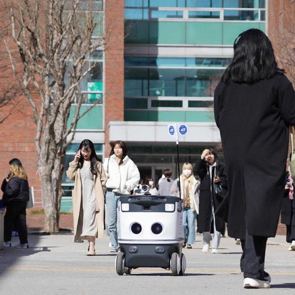 SK shieldus Autonomous Security Robot